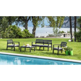 Dmora Outdoor-Lounge-Set Dgyas, Gartengarnitur mit 2 Sesseln, 1 Sofa und 1 Couchtisch, Innen- und Au&szlig;ensitzgruppe mit Kissen, 100 % Made in Italy