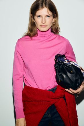 Gerard Darel Pull &agrave; col roul&eacute; en laine m&eacute;rinos - ROSAIRE - Rose