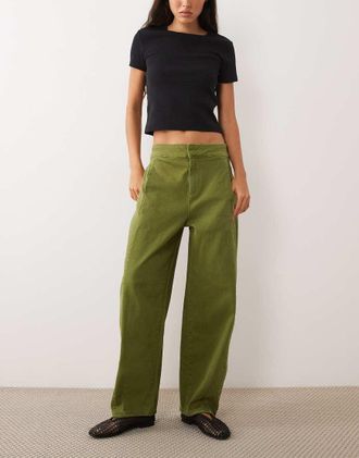 Vila Barrel-Leg-Jeans in Avocado-Gr&uuml;n