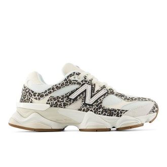 New Balance Unisexe 9060 en Beige/Blanc, Su&egrave;de/Mesh, Taille 37.5