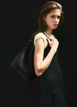 Mango Sac seau &agrave; bandouli&egrave;re tress&eacute; chocolat - Femme - Taille unique - MANGO