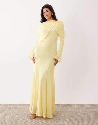 Asos Modesty - Robe longue en tulle avec encolure drap&eacute;e effet superpos&eacute; - Citron-Jaune