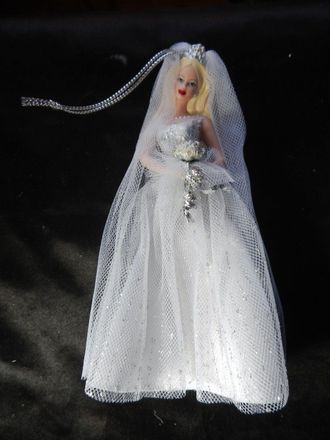BARBIE Avon Barbie Porzellanfigur Millennium Blonde Bride