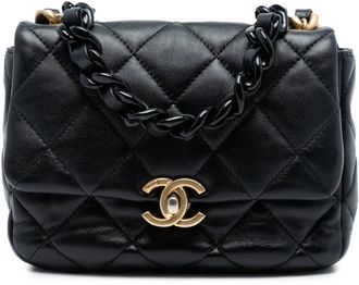 Chanel Hobo Bags - Mini Quilted Lambskin Lacquered Chain Flap - Gr. unisize - in Schwarz - f&uuml;r Damen