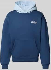 Review Hoodie mit Logo und Känguru-Tasche