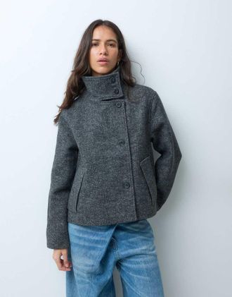 Object manteau court en m&eacute;lange laine &agrave; col chemin&eacute;e, noir chin&eacute;