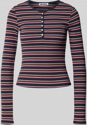 Review Longsleeve mit Henley-Kragen