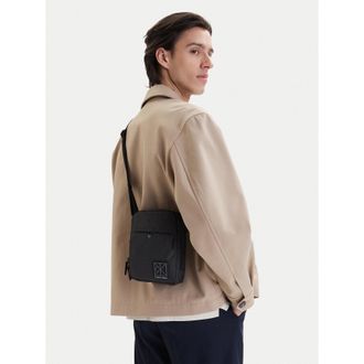 Calvin Klein Umh&auml;ngetasche Calvin Klein Utility Emblem Reporter LV04D3303G Schwarz