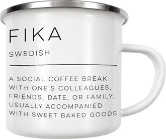 artboxONE Emaille Tasse Fika Definition von Cristina Castro Moral - Emaille Becher Typografie
