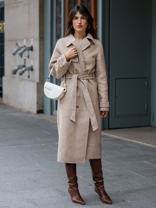 Le manteau parfait pour les femmes avec la silhouette droite : le manteau avec ceinture
