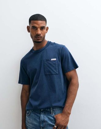 Calvin Klein Jeans T-Shirt mit Tasche in Marineblau