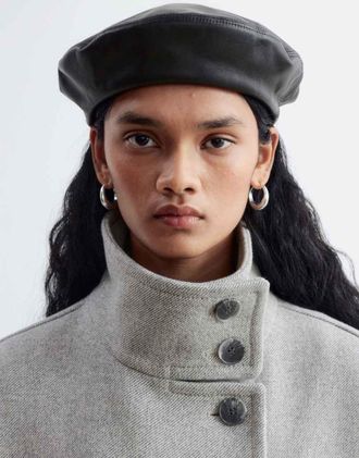 & Other Stories b&eacute;ret 100 % cuir noir