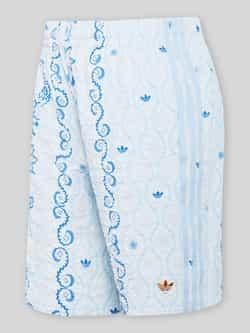 adidas Originals Relaxed Fit Shorts aus Seersucker