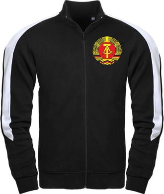 Spass Kostet Herren Trainingsjacke mit Streifen DDR H&uuml;te dich vor Sturm und Wind und Ossis die in Rage sind (mit R&uuml;ckendruck) Gr&ouml;&szlig;e S - 3XL