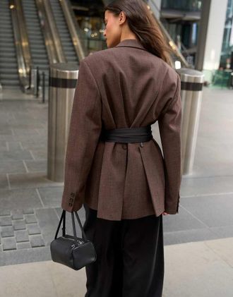 NA-KD blazer oversize avec d&eacute;tail de boutons au dos marron