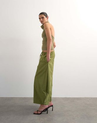 Topshop Pantalon technique oversize et mi-long &agrave; jambes ovo&iuml;des - Vert-Neutre