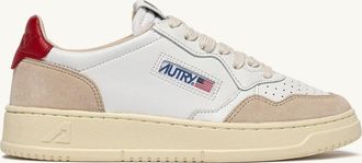 Autry SNEAKERS MEDALIST LOW AUS LEDER IN WEISS UND ROT UND WILDLEDER IN BEIGE