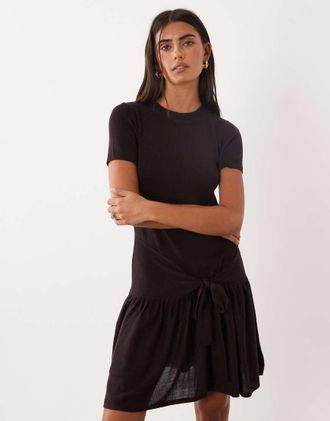Mango robe courte &agrave; manches courtes avec lien &agrave; la taille couleur chocolat-Marron