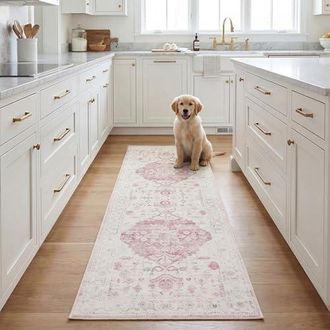 Safavieh Traditionell Teppich f&uuml;r Rug Ideal f&uuml;r stark frequentierte Bereiche - Maschinenwaschbar und rutschfest - Tucson Collection, Kurzer Flor, in Beige und 