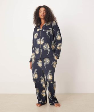 Chelsea Peers Curve - Pyjama en polyester à motif zèbres et soleils avec chemise à col à revers et manches longues-Bleu marine