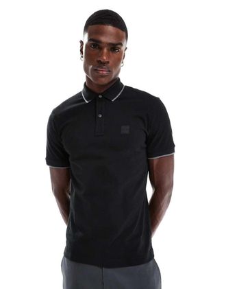 Boss Orange by Hugo Boss Passertip - Polo ajust&eacute; en piqu&eacute; avec liser&eacute; et logo embl&eacute;matique - Noir