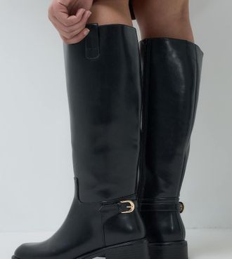 Asos Curve Cecile flache Reitstiefel bis zum Knie in Schwarz