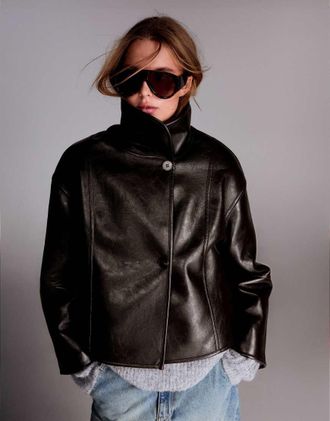 Bershka Wendejacke in Lederoptik in Braun