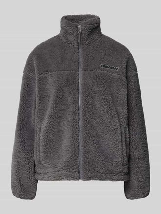 Review Teddyfell Jacke mit Stehkragen und Label-Detail
