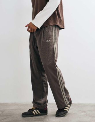 adidas Originals Firebird Trainingshose aus Cord in dunklem Khaki-Braun