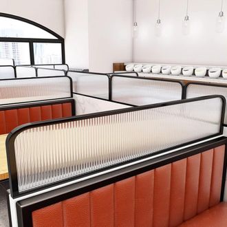 Generic Glastrennwand, gestreifte Trennw&auml;nde aus Sicherheitsglas f&uuml;r Essbereiche, niedrige Trennwand aus Metall f&uuml;r Hotelbartheken, Sichtschutzwand f&uuml;r Restau