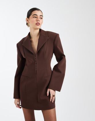 Asos Robe &eacute;l&eacute;gante &agrave; taille cintr&eacute;e et d&eacute;collet&eacute; plongeant - Marron chocolat-Brown