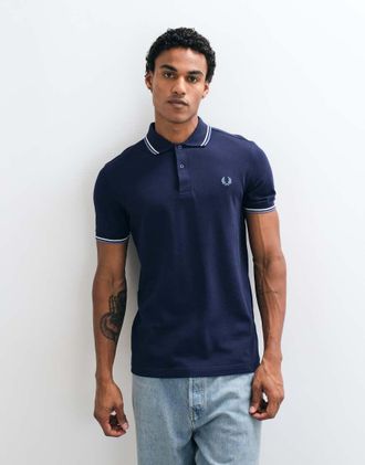 Fred Perry polo &agrave; logo &agrave; manches courtes et double liser&eacute; bleu marine