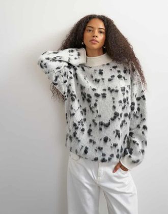 Topshop Grobstrickpullover aus Wollmix mit Rollsaum in Dalmatiner-Optik-Multi