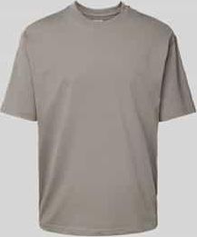 Mc Neal T-Shirt mit geripptem Rundhalsausschnitt