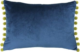 Riva Paoletti Fiesta Rechteckige Kissenhülle - Samtoptik mit Bommelkante (Indigo/Olive - 35 x 50 cm)