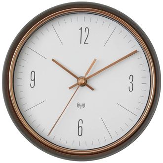 TFA Dostmann Design Funk-Wanduhr, 60.3547.10, kupferfarbene Zeiger, Metallrahmen, analoge Funkuhr, ideal f&uuml;r Wohnzimmer/K&uuml;che/Geschenkidee, 22,3 x 7 cm, grau