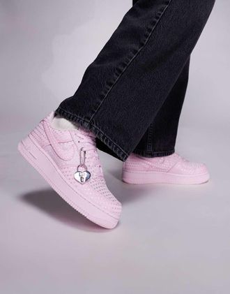 Nike Air Force 1 07 - Saint-Valentin - Baskets &agrave; coeurs brod&eacute;s - Rose