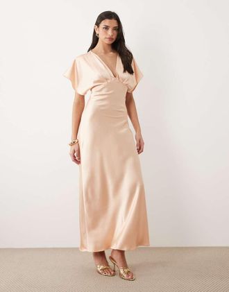 Gina Tricot Gina Tricot - Robe longue en satin &agrave; d&eacute;collet&eacute; plongeant et manches chauve-souris - P&ecirc;che-Rose