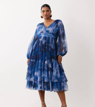 Lace & Beads Plus robe midi en tulle &agrave; manches ballon, volants et &eacute;tages, imprim&eacute; bleu fonc&eacute;-Multi
