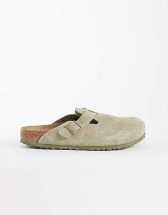 Birkenstock Boston - Schmal geschnittene Unisex-Clogs aus Wildleder in verblasstem Khaki-Gr&uuml;n
