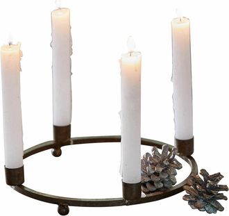 Loberon Kerzenkranz Nazeera, mit Rostpatina, Platz für Vier Stabkerzen, Rustikale Ästhetik, Vintage-Charme, Adventskranz, Kerzenhalter, Kerzenständer, Eisen, 