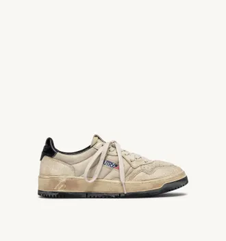 Autry BASKETS MEDALIST LOW SUPER VINTAGE EN CUIR CRAQUELE BLANC