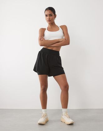 Sweaty Betty Power 6 Texturierte, perforierte Mesh-Shorts in Schwarz