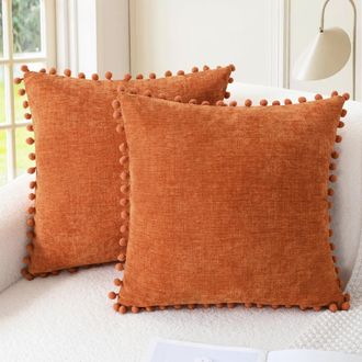 CaliTime Dekokissenbez&uuml;ge 2er Pack Kuschelige, durchgef&auml;rbte, weiche Chenille-Kissenbez&uuml;ge mit Pom Poms f&uuml;r Couch Sofa Dekoration 40cm x 40cm Hellorange
