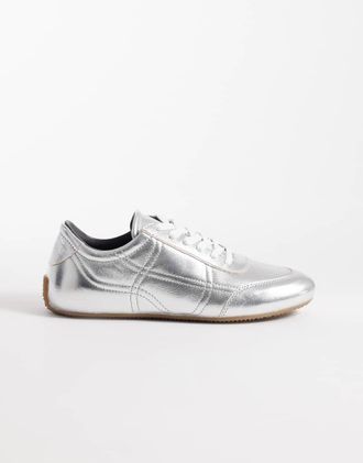 & Other Stories Sneaker aus hochwertigem Echtleder in Silber-Metallic