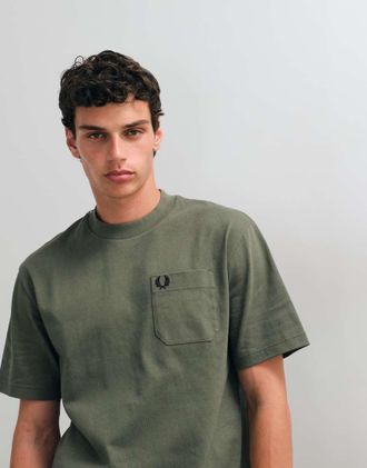 Fred Perry T-shirt d&eacute;contract&eacute; - Kaki-Vert