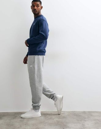New Balance Sport Essentials Fleece-Jogger in Grau