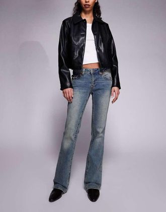 True Religion Becca Big T - Jean bootcut &agrave; taille basse - Bleu moyen d&eacute;lav&eacute;