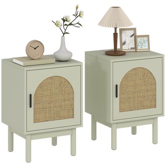 HOMCOM 2er-Set Nachttische, Nachttisch mit T&uuml;r aus Harzgeflecht, verstellbarem Regal und F&uuml;&szlig;en aus Massivholz, Boho-Stil, Sofaende f&uuml;r Schlafzimmer, Wohnzimm