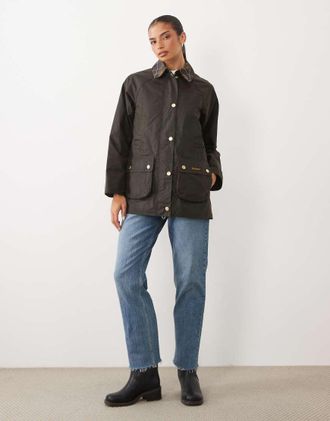 Barbour Icons Beadnell Wachsjacke mit kontrastierendem kariertem Kragen in Olivgr&uuml;n